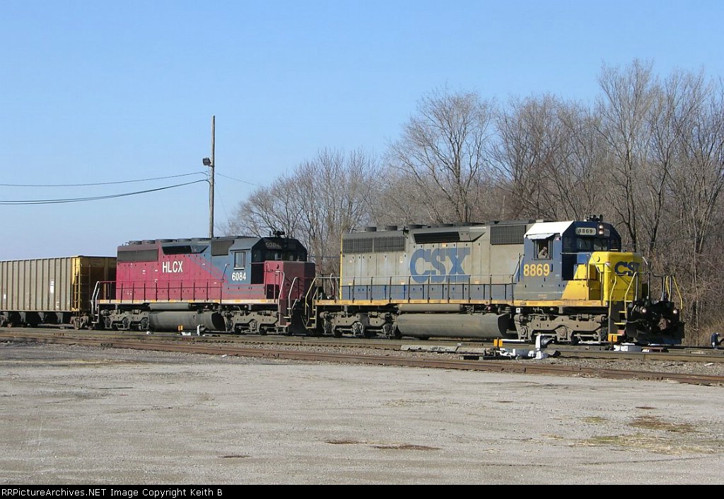 CSX 8869 and HLCX 6084